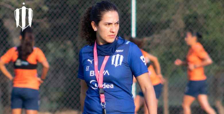 Eva Espejo será la primera mujer en dirigir un Tigres-Rayadas
