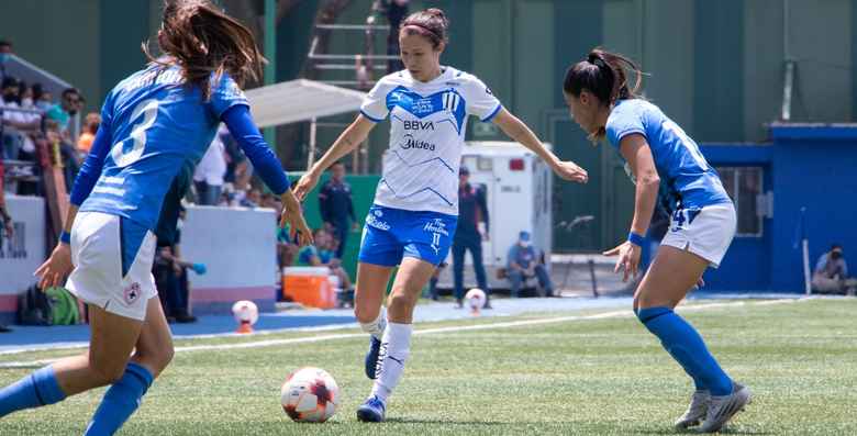 Yamile Franco dio tres asistencias y es la mejor de Rayadas.