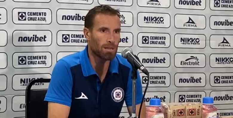Diego Testas, DT de Cruz Azul, cuestionó al VAR tras caída ante Pachuca