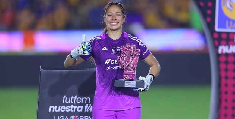 Cecilia Santiago ganó la partida a Itzel González por la portería de Tigres